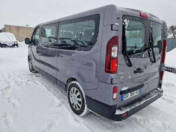 Grey Renault Trafic 2016 in Taurage, with an engine capacity of 1.60 L and mileage of 278 thousand km for 10700 €, photo 6 on AUTOMOTO.COM.LV