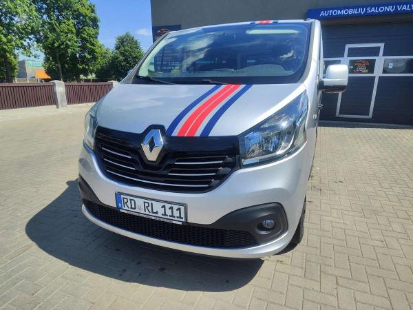 Grey Renault Trafic 2016 in Taurage, with an engine capacity of 1.60 L and mileage of 198 thousand km for 10700 €, photo 8 on AUTOMOTO.COM.LV