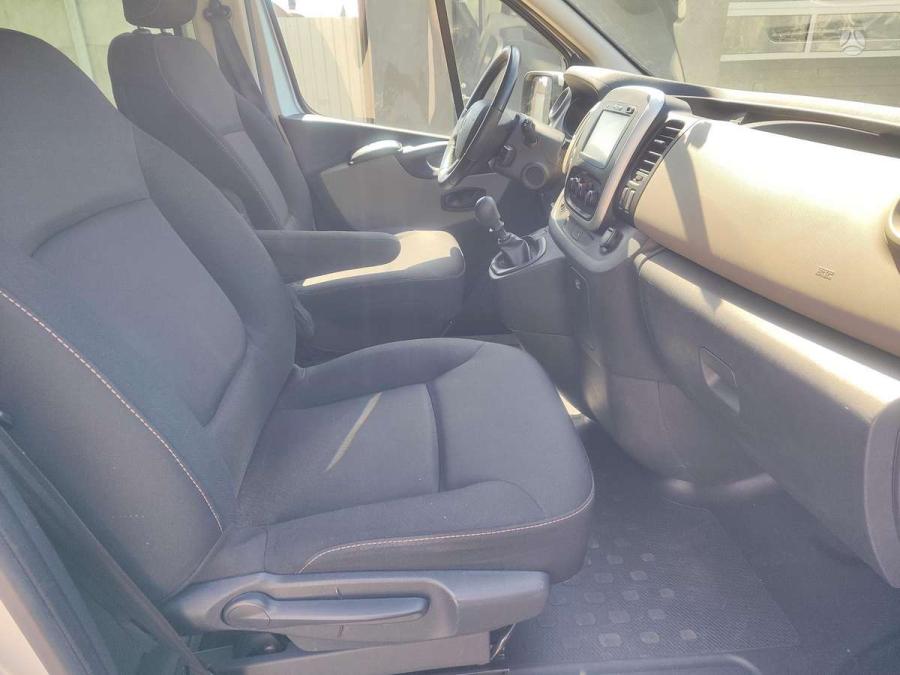 Grey Renault Trafic 2016 in Taurage, with an engine capacity of 1.60 L and mileage of 198 thousand km for 10700 €, photo 12 on AUTOMOTO.COM.LV