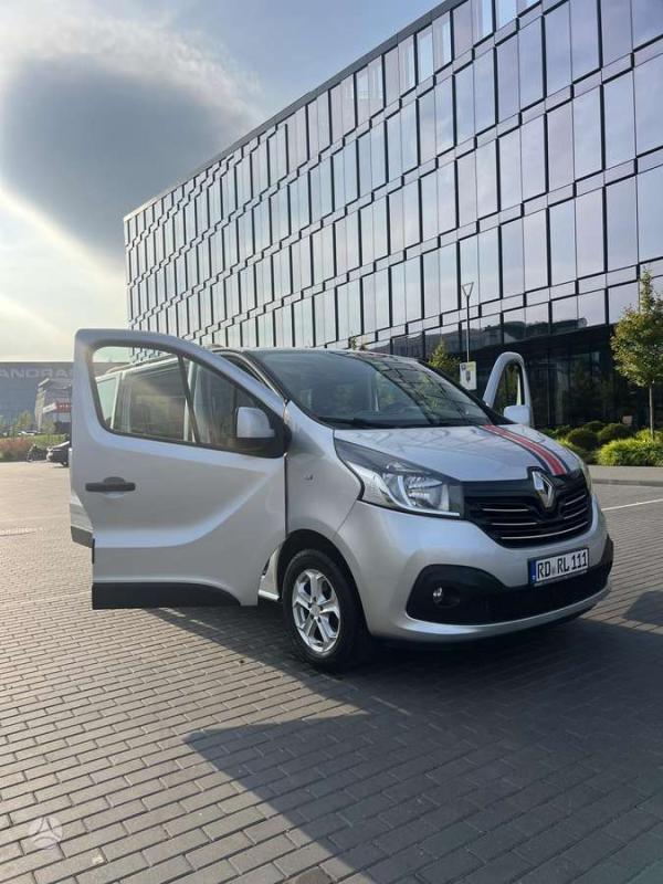 Grey Renault Trafic 2016 in Vilnius, with an engine capacity of 1.60 L and mileage of 199 thousand km for 11200 €, photo 5 on AUTOMOTO.COM.LV