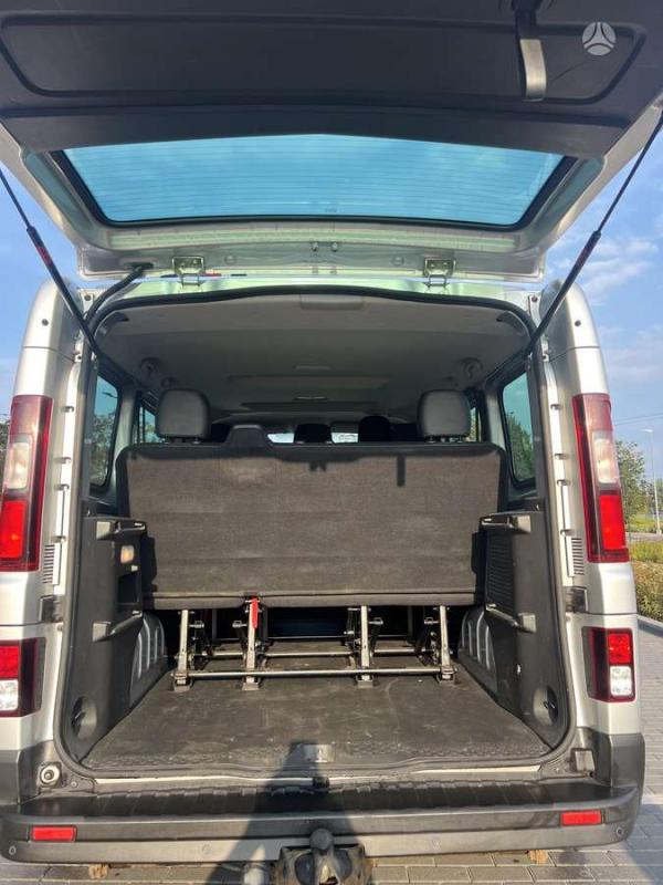Grey Renault Trafic 2016 in Vilnius, with an engine capacity of 1.60 L and mileage of 199 thousand km for 11200 €, photo 9 on AUTOMOTO.COM.LV