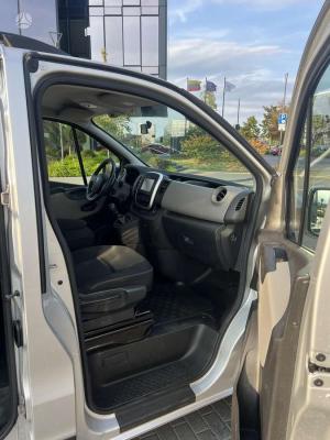 Grey Renault Trafic 2016 in Vilnius, with an engine capacity of 1.60 L and mileage of 199 thousand km for 11200 €, photo 18 on AUTOMOTO.COM.LV