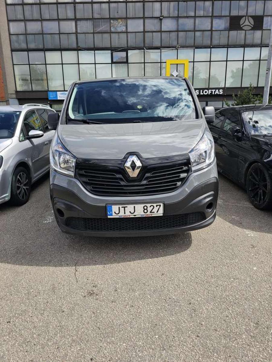 Grey Renault Trafic 2017 in Vilnius, with an engine capacity of 1.60 L and mileage of 202 thousand km for 8999 €, photo 1 on AUTOMOTO.COM.LV