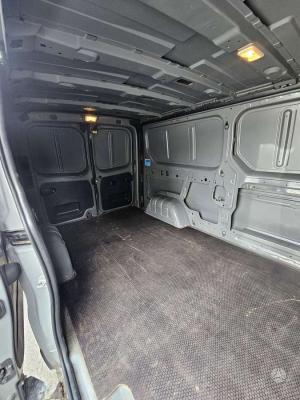 Grey Renault Trafic 2017 in Vilnius, with an engine capacity of 1.60 L and mileage of 202 thousand km for 8999 €, photo 7 on AUTOMOTO.COM.LV