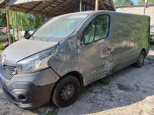 Grey Renault Trafic 2017 in Pakruojis, with an engine capacity of 1.60 L and mileage of 150 thousand km for 3600 €, photo 4 on AUTOMOTO.COM.LV