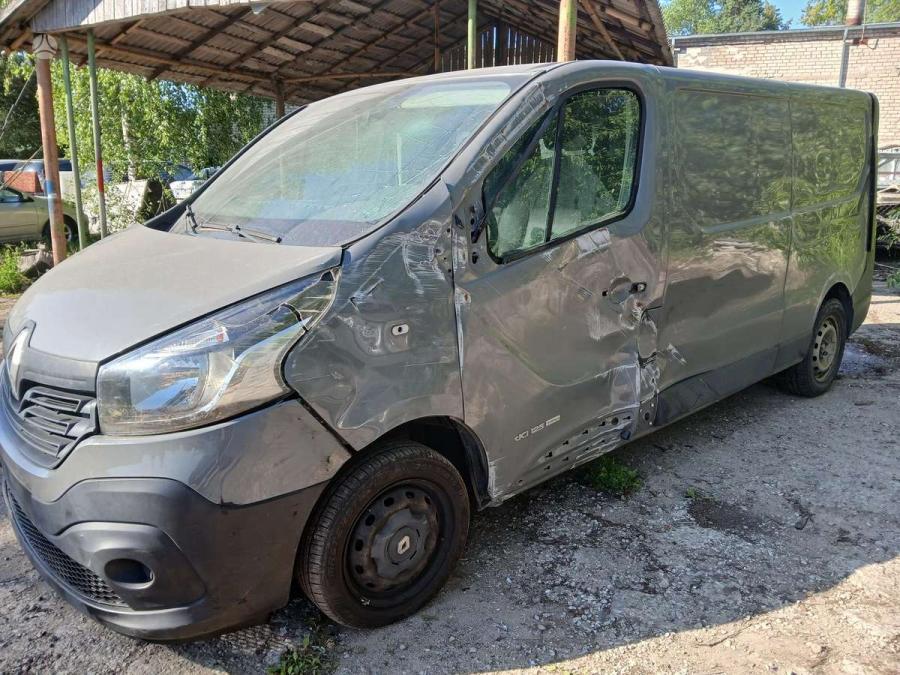 Grey Renault Trafic 2017 in Pakruojis, with an engine capacity of 1.60 L and mileage of 150 thousand km for 3600 €, photo 4 on AUTOMOTO.COM.LV