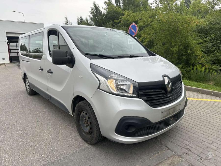 Grey Renault Trafic 2017 in Siauliai, with an engine capacity of 1.60 L and mileage of 143 thousand km for 10900 €, photo 3 on AUTOMOTO.COM.LV