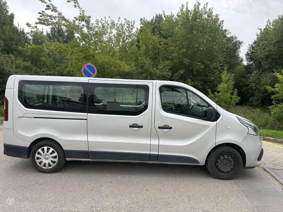 Grey Renault Trafic 2017 in Siauliai, with an engine capacity of 1.60 L and mileage of 143 thousand km for 10900 €, photo 5 on AUTOMOTO.COM.LV