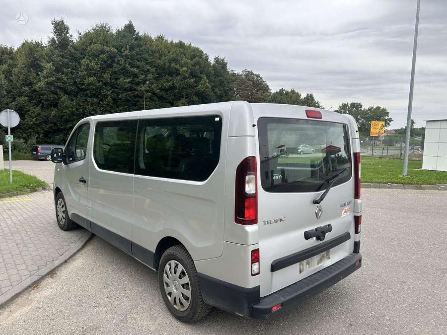 Grey Renault Trafic 2017 in Siauliai, with an engine capacity of 1.60 L and mileage of 143 thousand km for 10900 €, photo 8 on AUTOMOTO.COM.LV