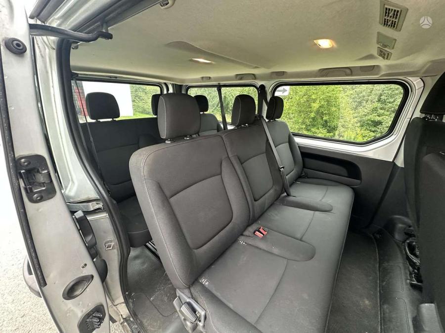 Grey Renault Trafic 2017 in Siauliai, with an engine capacity of 1.60 L and mileage of 143 thousand km for 10900 €, photo 11 on AUTOMOTO.COM.LV