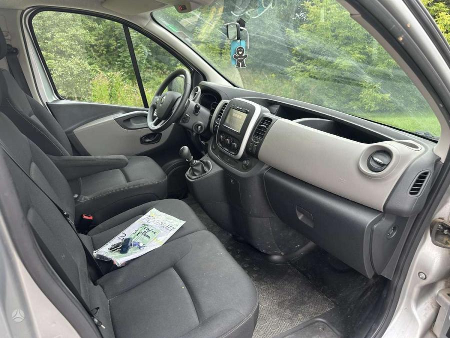 Grey Renault Trafic 2017 in Siauliai, with an engine capacity of 1.60 L and mileage of 143 thousand km for 10900 €, photo 13 on AUTOMOTO.COM.LV