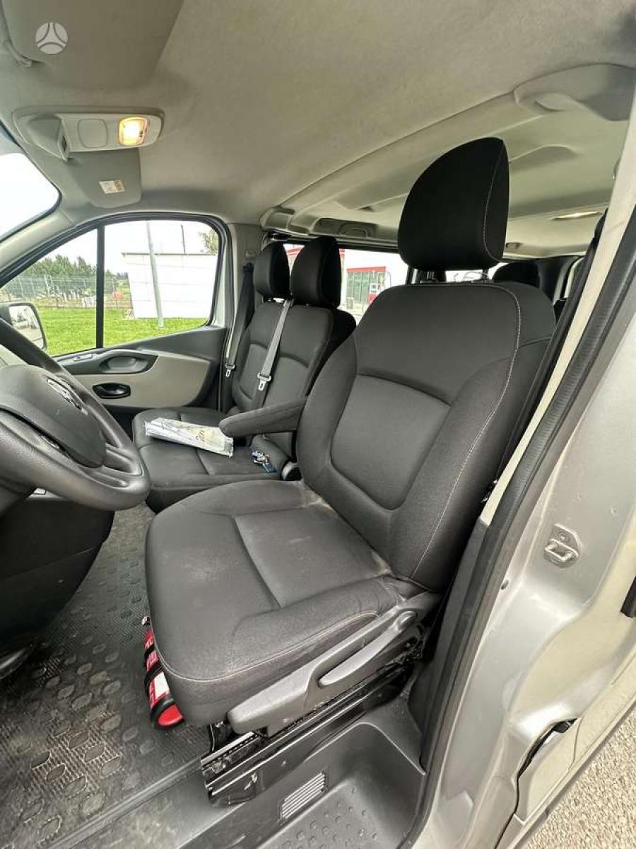 Grey Renault Trafic 2017 in Siauliai, with an engine capacity of 1.60 L and mileage of 143 thousand km for 10900 €, photo 16 on AUTOMOTO.COM.LV