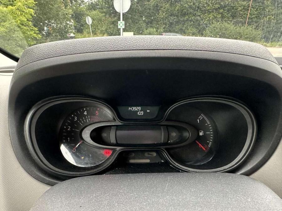 Grey Renault Trafic 2017 in Siauliai, with an engine capacity of 1.60 L and mileage of 143 thousand km for 10900 €, photo 18 on AUTOMOTO.COM.LV