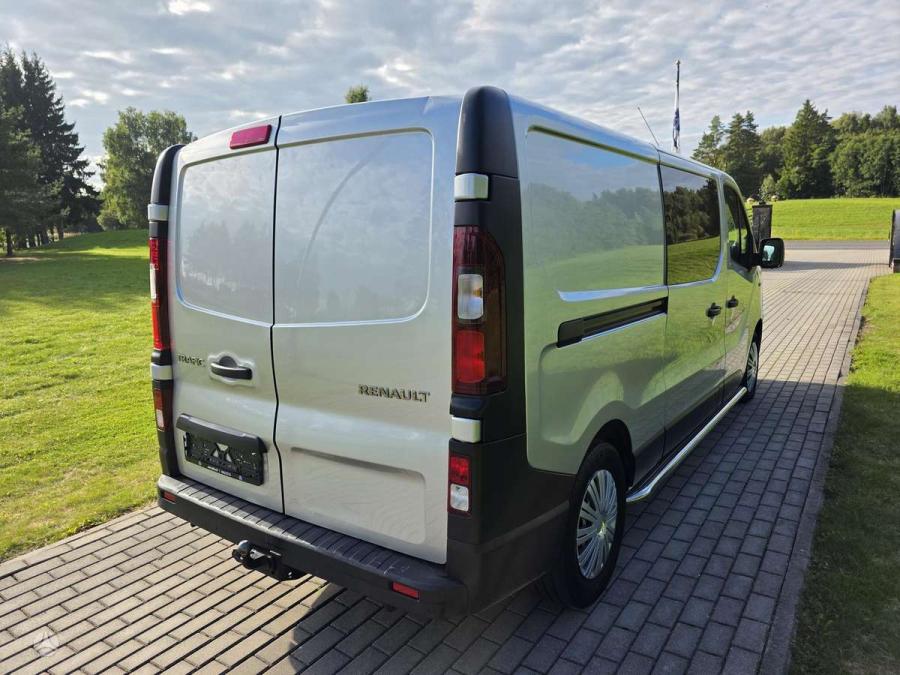 Grey Renault Trafic 2017 in Telschi, with an engine capacity of 1.60 L and mileage of 173 thousand km for 7700 €, photo 4 on AUTOMOTO.COM.LV