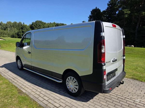 Grey Renault Trafic 2017 in Telschi, with an engine capacity of 1.60 L and mileage of 173 thousand km for 7700 €, photo 11 on AUTOMOTO.COM.LV