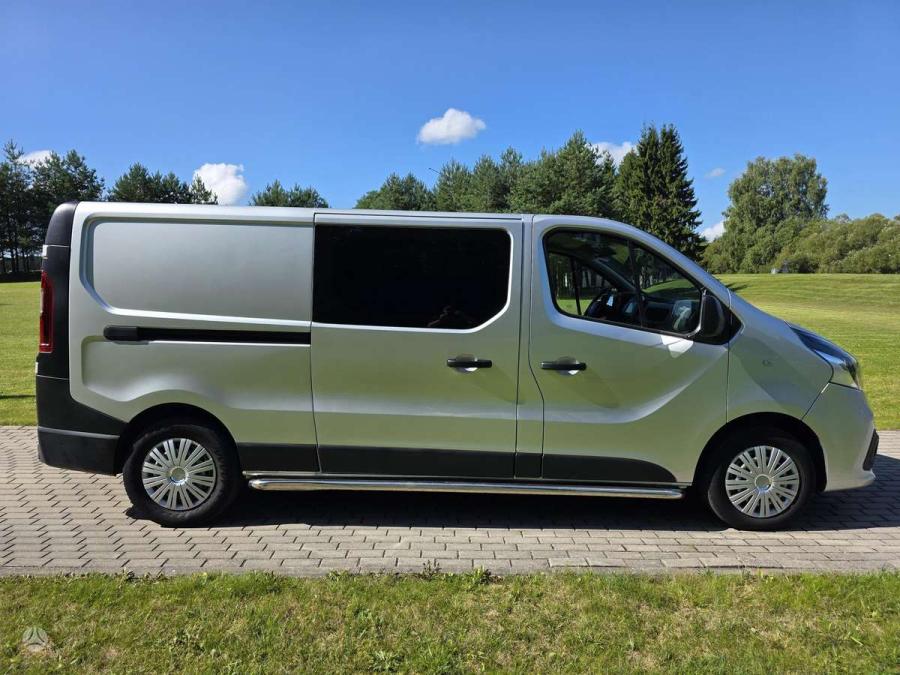 Grey Renault Trafic 2017 in Telschi, with an engine capacity of 1.60 L and mileage of 173 thousand km for 7700 €, photo 13 on AUTOMOTO.COM.LV