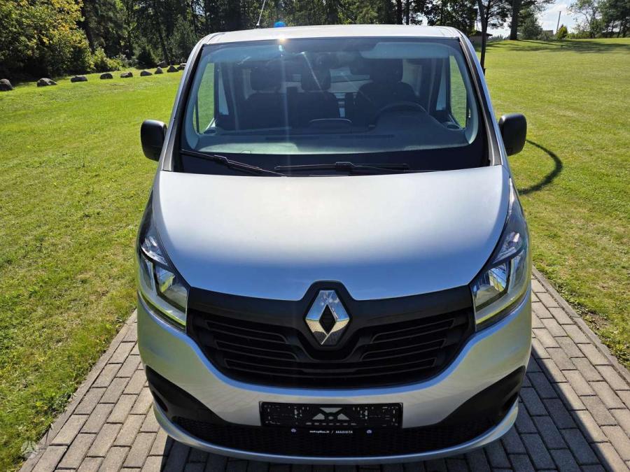 Grey Renault Trafic 2017 in Telschi, with an engine capacity of 1.60 L and mileage of 173 thousand km for 7700 €, photo 15 on AUTOMOTO.COM.LV