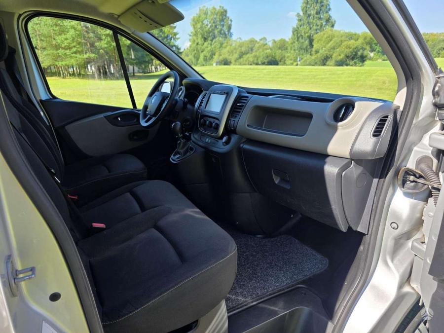 Grey Renault Trafic 2017 in Telschi, with an engine capacity of 1.60 L and mileage of 173 thousand km for 7700 €, photo 18 on AUTOMOTO.COM.LV