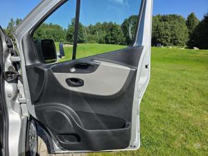Grey Renault Trafic 2017 in Telschi, with an engine capacity of 1.60 L and mileage of 173 thousand km for 7700 €, photo 19 on AUTOMOTO.COM.LV