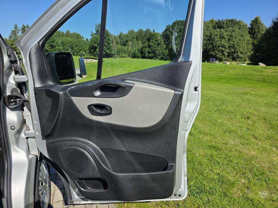 Grey Renault Trafic 2017 in Telschi, with an engine capacity of 1.60 L and mileage of 173 thousand km for 7700 €, photo 19 on AUTOMOTO.COM.LV