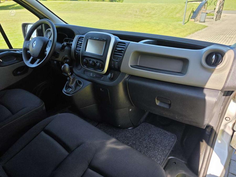 Grey Renault Trafic 2017 in Telschi, with an engine capacity of 1.60 L and mileage of 173 thousand km for 7700 €, photo 21 on AUTOMOTO.COM.LV