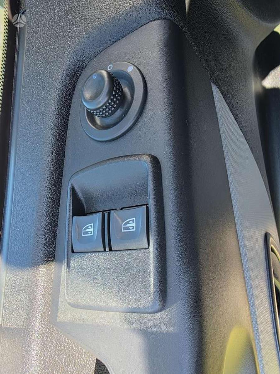 Grey Renault Trafic 2017 in Telschi, with an engine capacity of 1.60 L and mileage of 173 thousand km for 7700 €, photo 22 on AUTOMOTO.COM.LV