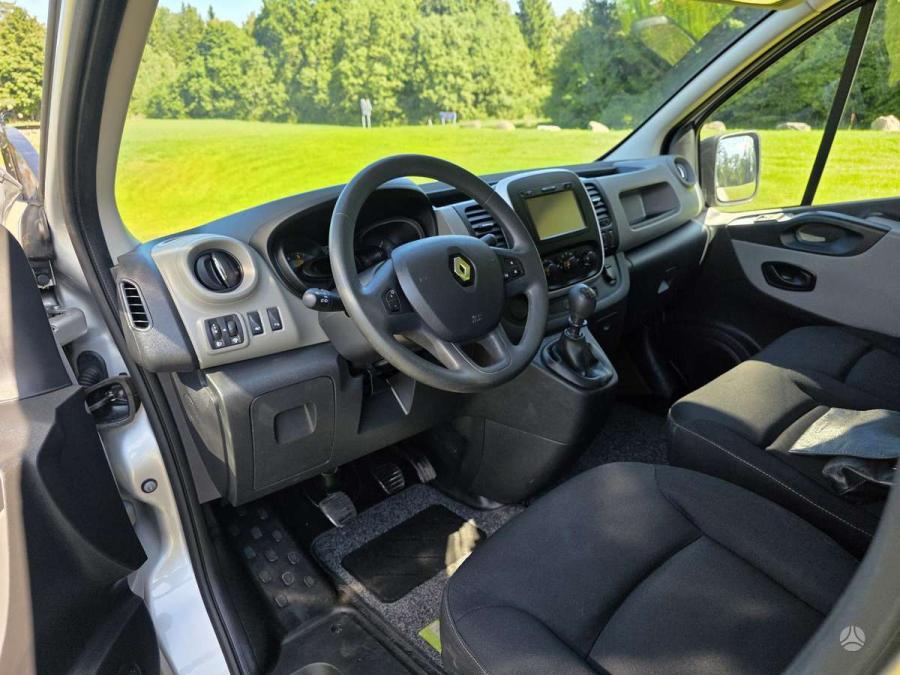Grey Renault Trafic 2017 in Telschi, with an engine capacity of 1.60 L and mileage of 173 thousand km for 7700 €, photo 23 on AUTOMOTO.COM.LV