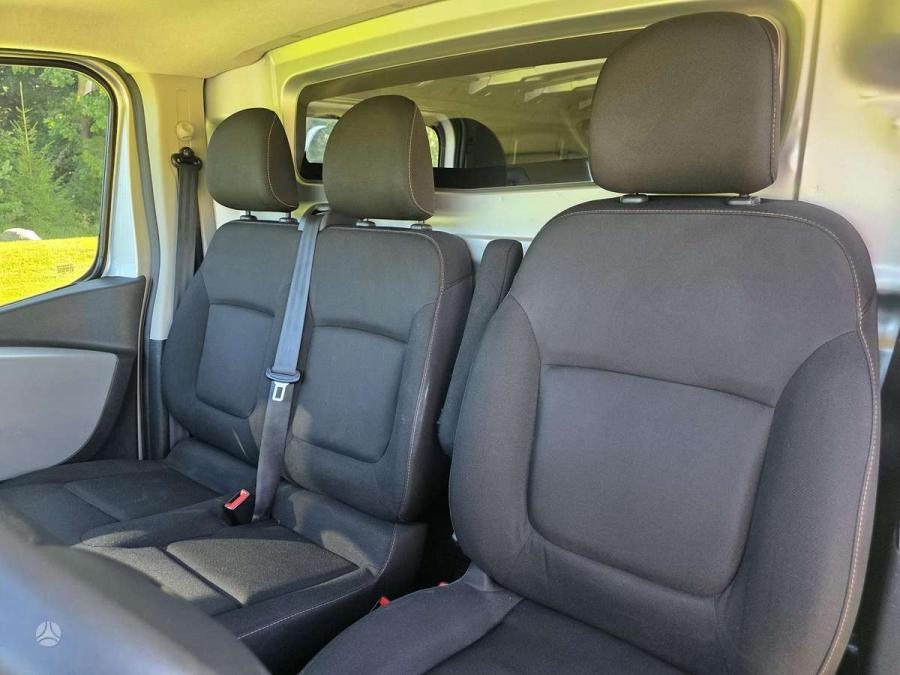 Grey Renault Trafic 2017 in Telschi, with an engine capacity of 1.60 L and mileage of 173 thousand km for 7700 €, photo 24 on AUTOMOTO.COM.LV