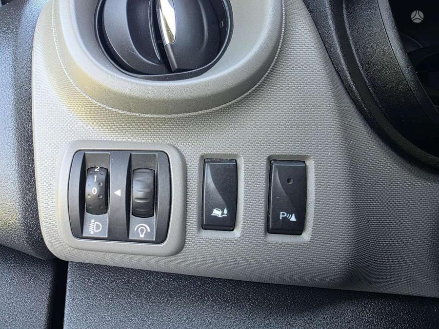Grey Renault Trafic 2017 in Telschi, with an engine capacity of 1.60 L and mileage of 173 thousand km for 7700 €, photo 25 on AUTOMOTO.COM.LV