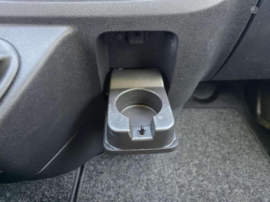 Grey Renault Trafic 2017 in Telschi, with an engine capacity of 1.60 L and mileage of 173 thousand km for 7700 €, photo 30 on AUTOMOTO.COM.LV