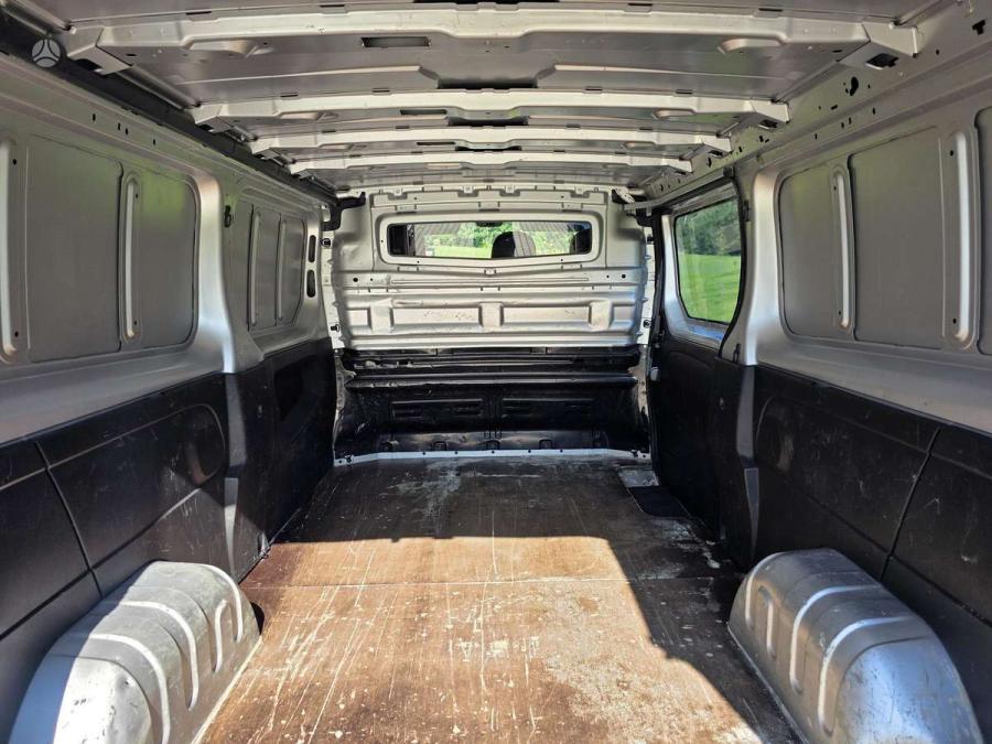 Grey Renault Trafic 2017 in Telschi, with an engine capacity of 1.60 L and mileage of 173 thousand km for 7700 €, photo 34 on AUTOMOTO.COM.LV