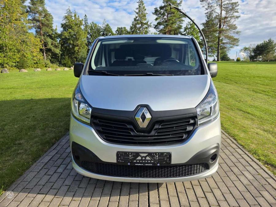 Grey Renault Trafic 2017 in Telschi, with an engine capacity of 1.60 L and mileage of 173 thousand km for 7700 €, photo 6 on AUTOMOTO.COM.LV