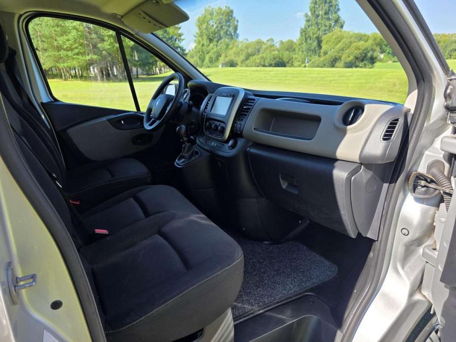 Grey Renault Trafic 2017 in Telschi, with an engine capacity of 1.60 L and mileage of 173 thousand km for 7700 €, photo 18 on AUTOMOTO.COM.LV
