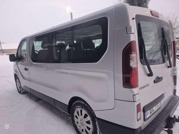 Grey Renault Trafic 2018 in Kaunas, with an engine capacity of 1.60 L and mileage of 315 thousand km for 11500 €, photo 3 on AUTOMOTO.COM.LV
