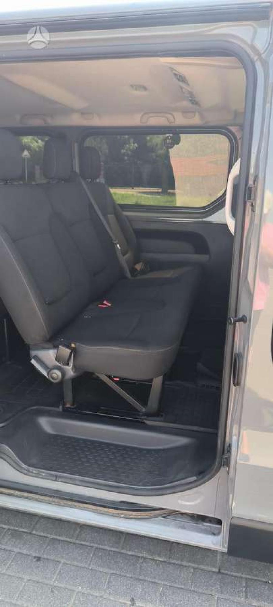 Grey Renault Trafic 2019 in Klaipeda, with an engine capacity of 1.60 L and mileage of 211 thousand km for 13999 €, photo 13 on AUTOMOTO.COM.LV