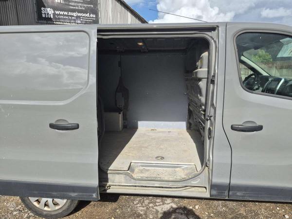 Pelēks Renault Trafic 2019 Tauragė, ar dzinēja tilpumu 1.60 L un nobraukumu 125 tūkst. km par 9000 €, foto 10 vietnē AUTOMOTO.COM.LV
