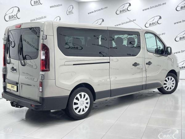Grey Renault Trafic 2020 in Vilnius, with an engine capacity of 2.00 L and mileage of 243 thousand km for 18200 €, photo 3 on AUTOMOTO.COM.LV