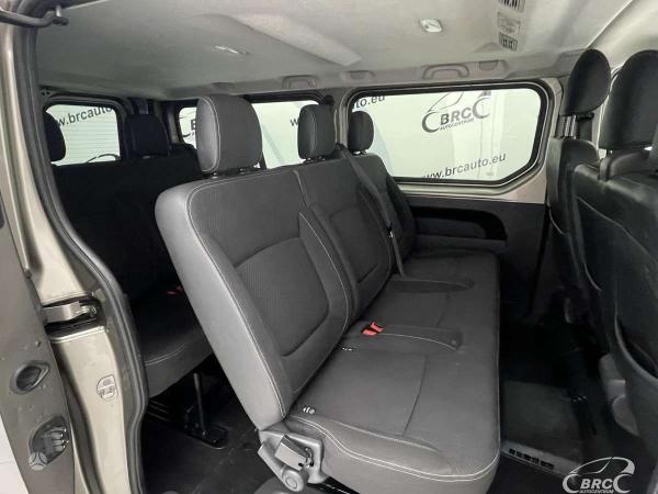 Grey Renault Trafic 2020 in Vilnius, with an engine capacity of 2.00 L and mileage of 243 thousand km for 18200 €, photo 10 on AUTOMOTO.COM.LV