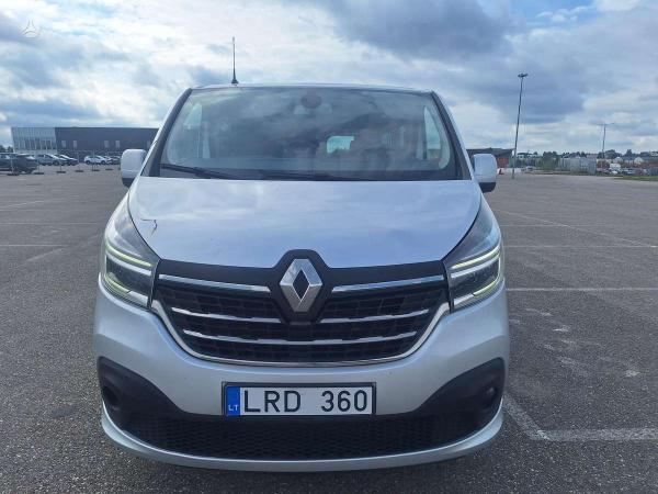 Grey Renault Trafic 2020 in Vilnius, with an engine capacity of 2.00 L and mileage of 100 thousand km for 15609 €, photo 2 on AUTOMOTO.COM.LV