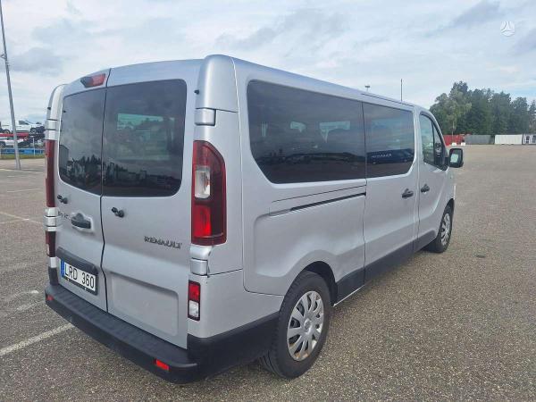Grey Renault Trafic 2020 in Vilnius, with an engine capacity of 2.00 L and mileage of 100 thousand km for 15609 €, photo 4 on AUTOMOTO.COM.LV