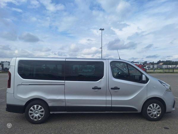 Grey Renault Trafic 2020 in Vilnius, with an engine capacity of 2.00 L and mileage of 100 thousand km for 15609 €, photo 5 on AUTOMOTO.COM.LV