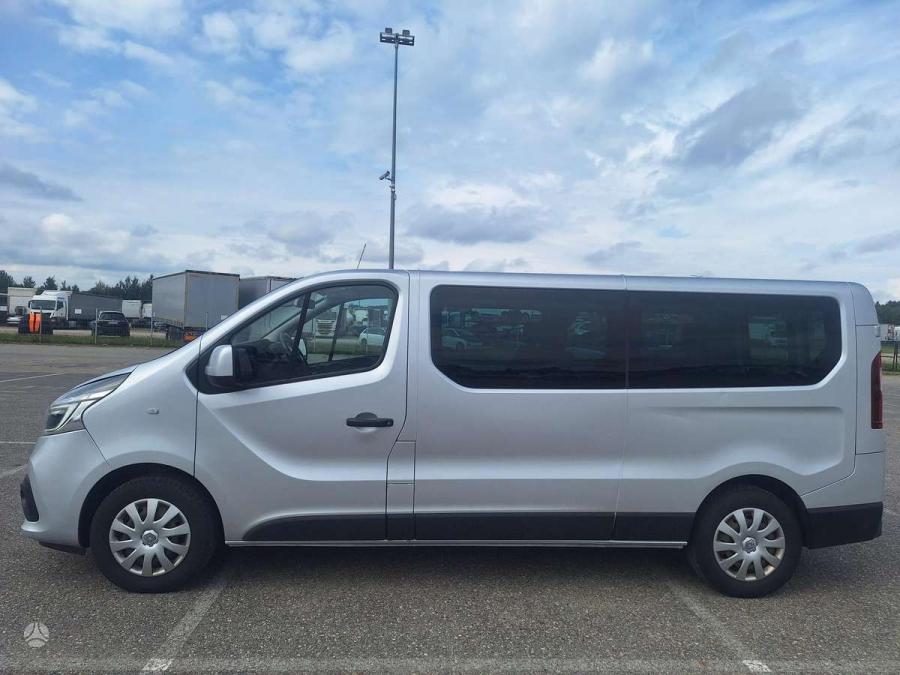 Grey Renault Trafic 2020 in Vilnius, with an engine capacity of 2.00 L and mileage of 100 thousand km for 15609 €, photo 8 on AUTOMOTO.COM.LV