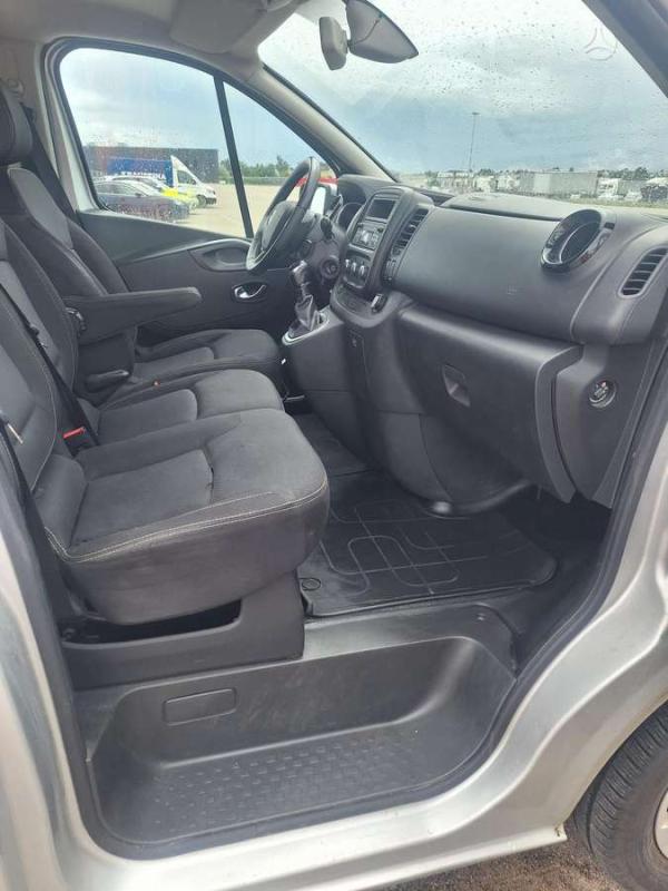 Grey Renault Trafic 2020 in Vilnius, with an engine capacity of 2.00 L and mileage of 100 thousand km for 15609 €, photo 10 on AUTOMOTO.COM.LV
