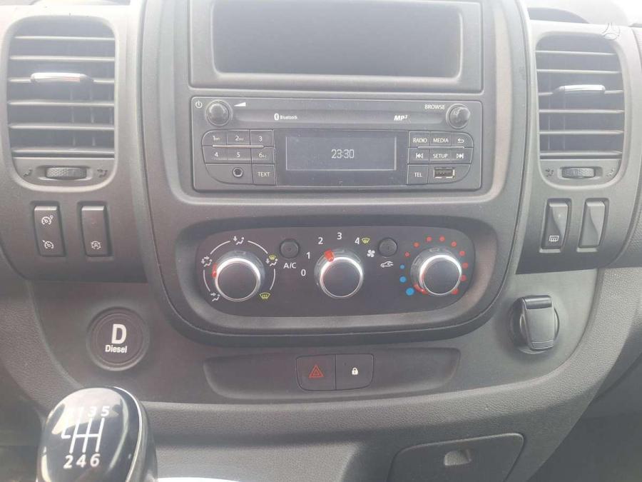 Grey Renault Trafic 2020 in Vilnius, with an engine capacity of 2.00 L and mileage of 100 thousand km for 15609 €, photo 14 on AUTOMOTO.COM.LV
