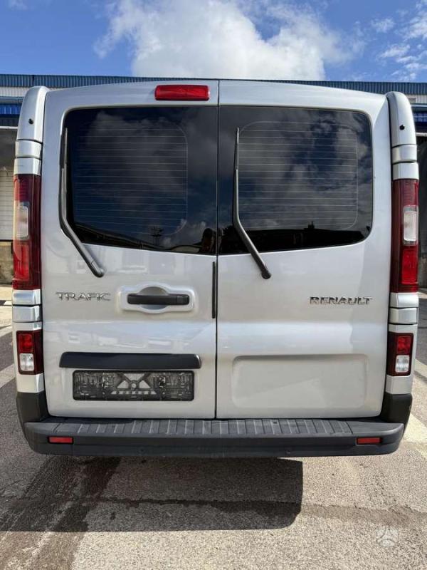 Grey Renault Trafic 2021 in Klaipeda, with an engine capacity of 2.00 L and mileage of 186 thousand km for 20900 €, photo 9 on AUTOMOTO.COM.LV