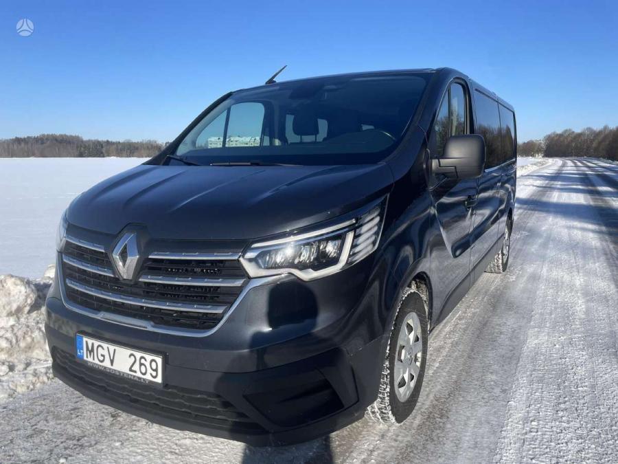 Grey Renault Trafic 2022 in Kaunas, with an engine capacity of 2.00 L and mileage of 289 thousand km for 22300 €, photo 2 on AUTOMOTO.COM.LV