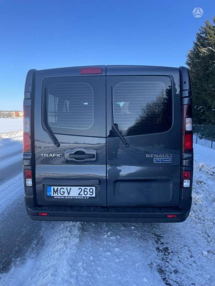 Grey Renault Trafic 2022 in Kaunas, with an engine capacity of 2.00 L and mileage of 289 thousand km for 22300 €, photo 5 on AUTOMOTO.COM.LV