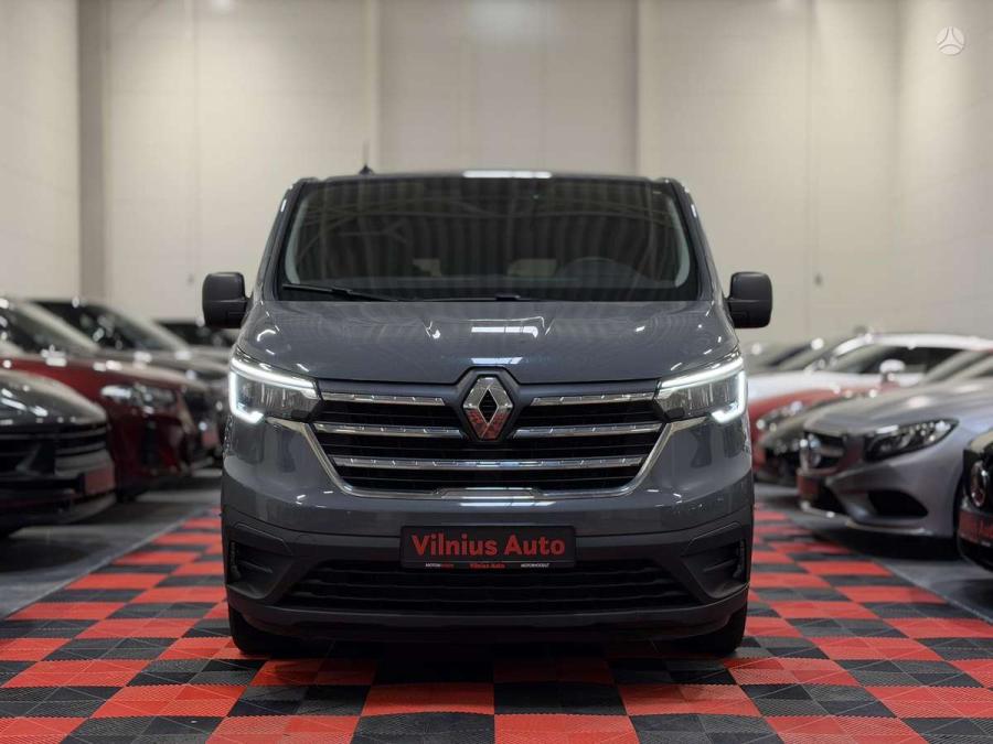 Grey Renault Trafic 2022 in Vilnius, with an engine capacity of 2.00 L and mileage of 108 thousand km for 25290 €, photo 3 on AUTOMOTO.COM.LV