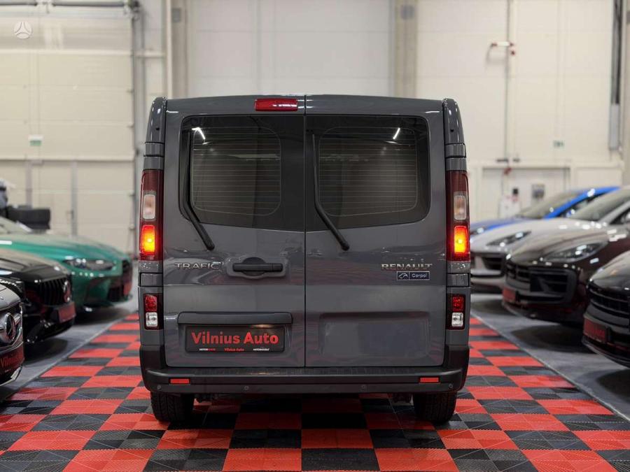 Grey Renault Trafic 2022 in Vilnius, with an engine capacity of 2.00 L and mileage of 108 thousand km for 25290 €, photo 6 on AUTOMOTO.COM.LV