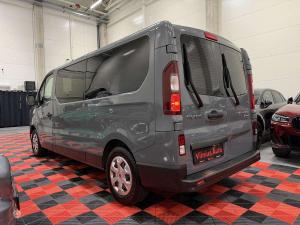 Grey Renault Trafic 2022 in Vilnius, with an engine capacity of 2.00 L and mileage of 108 thousand km for 25290 €, photo 7 on AUTOMOTO.COM.LV